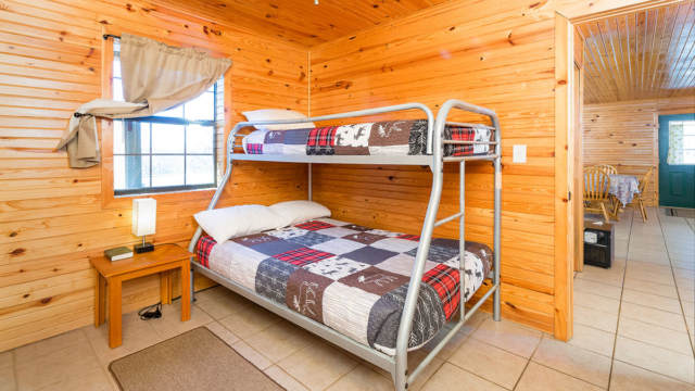 Fox Den Cabin • Deer Hollow Cabins • Mountainburg, AR